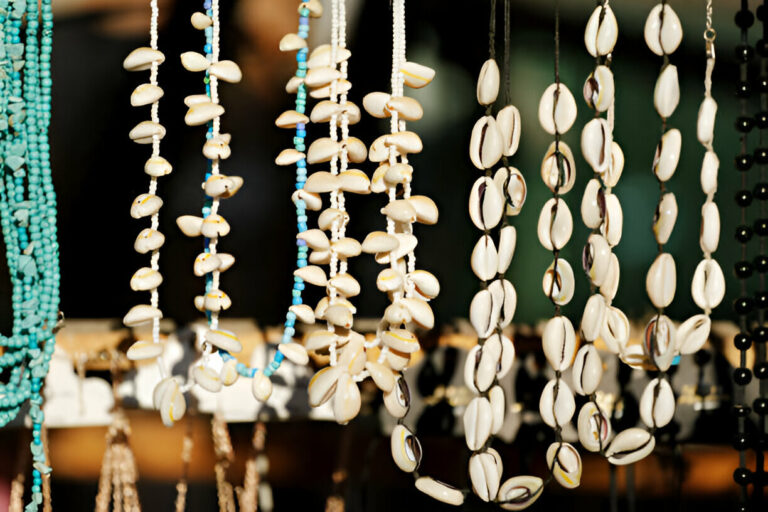 Cauris : Origine, Signification Spirituelle et Utilisation en Afrique